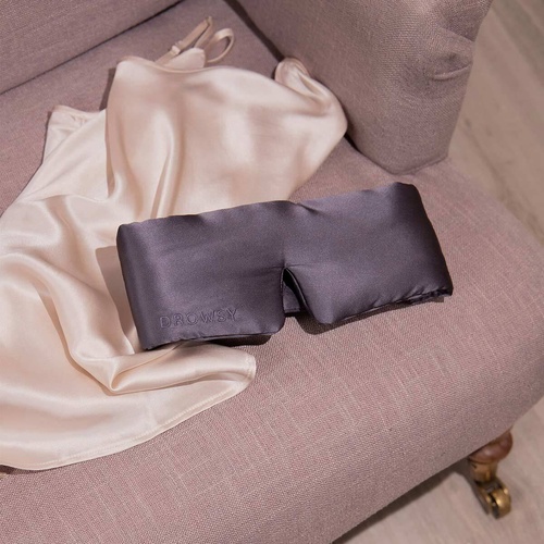 DROWSY Silk Sleep Mask - Moonlight Shadow » online kaufen | NICHE BEAUTY